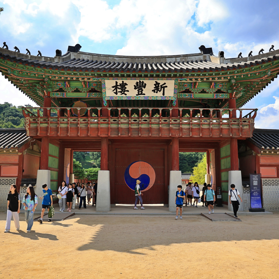 Suwon - Touch Suwon : VISITKOREA :: Smart Tourism City
