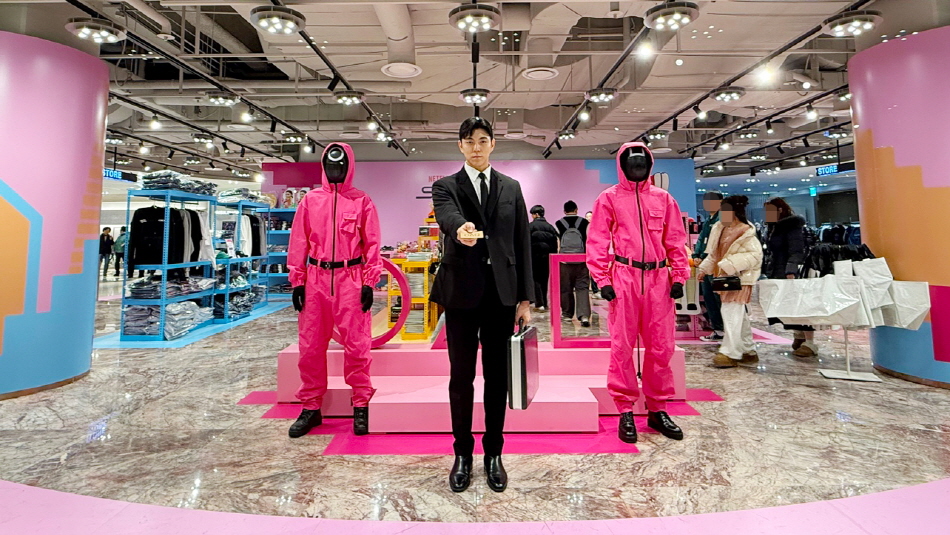 Squid Game Pops Up at SHINSEGAE Department Stores : VISITKOREA